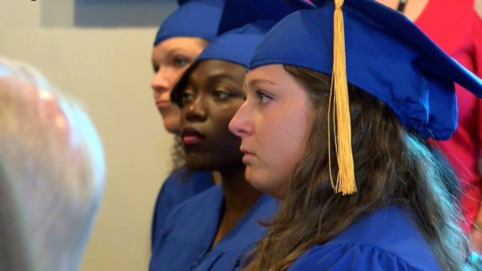 17 incarcerated women graduate from career-readiness program | KHGI